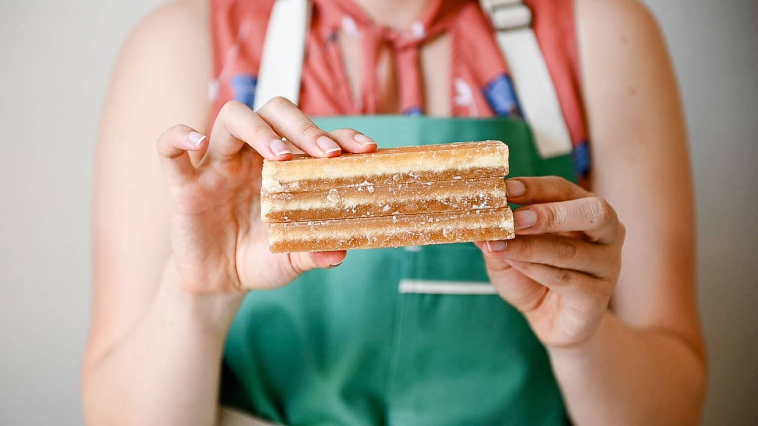Steamed Tapioca Thousand Layer Cake (菱粉糍/千層糕) | Lisa Lin
